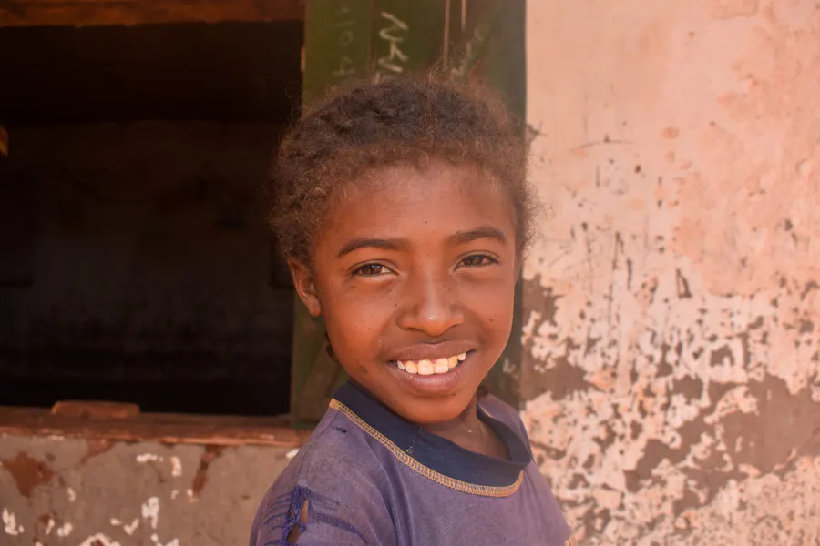 From sorting mica to reading and playing in school | Terre des Hommes ...